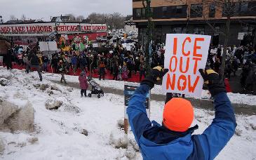 Trump amenaza con usar al ejército en las protestas contra ICE en Minesota
